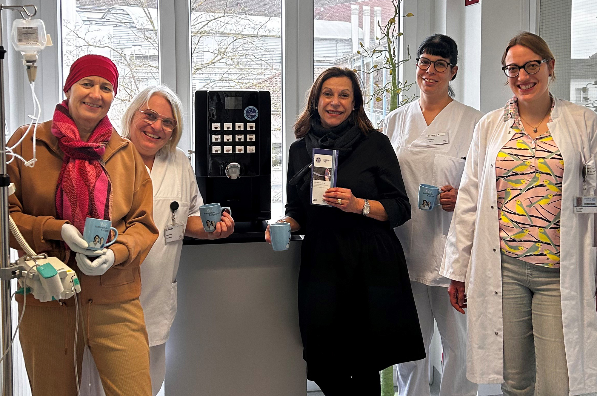 Hilfe im Kampf gegen Krebs spendiert zwei Kaffeeautomaten
